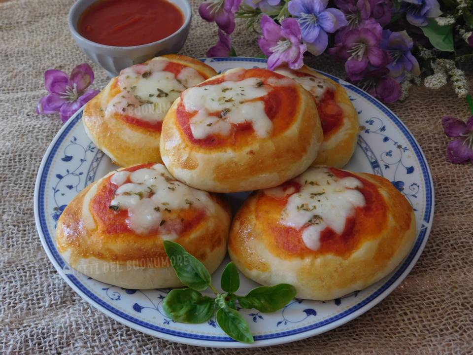 Pizzette soffici facili e buonissime - I piatti del buonumore